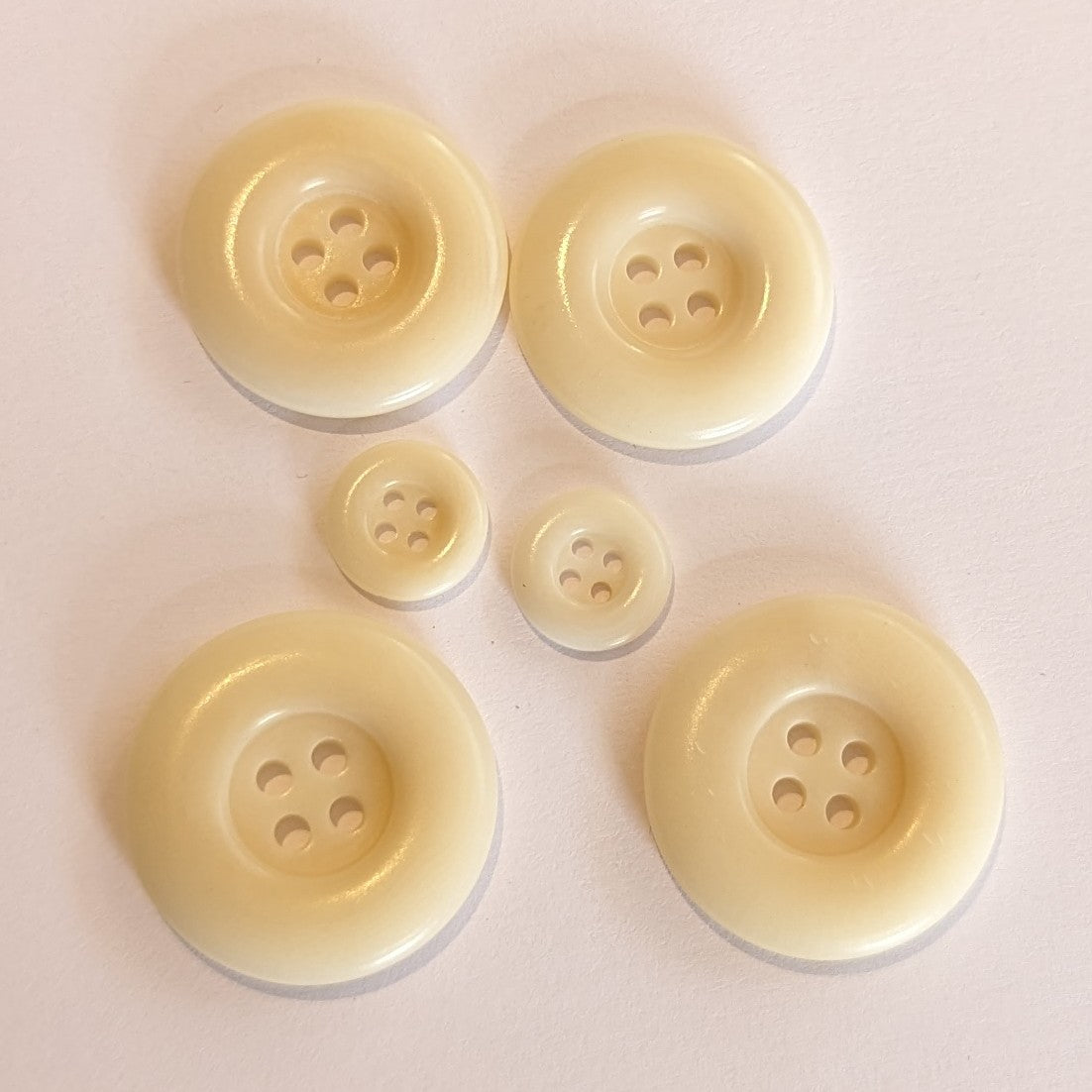 Natural Corozo / 4 Hole / 3 Sizes – Buttonmania