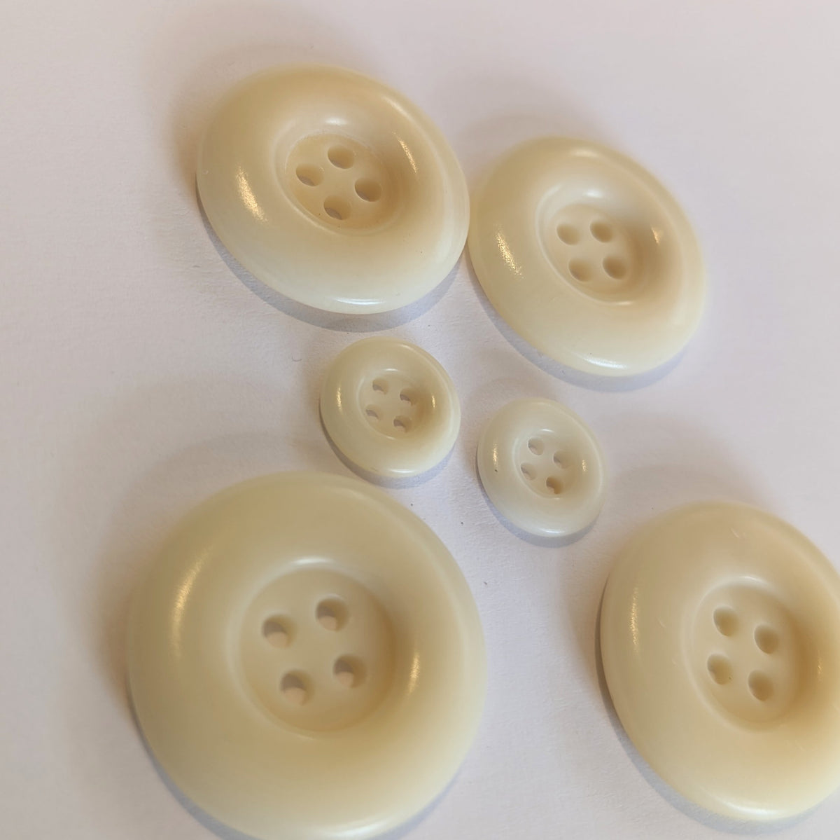 Natural Corozo / 4 Hole / 3 Sizes – Buttonmania