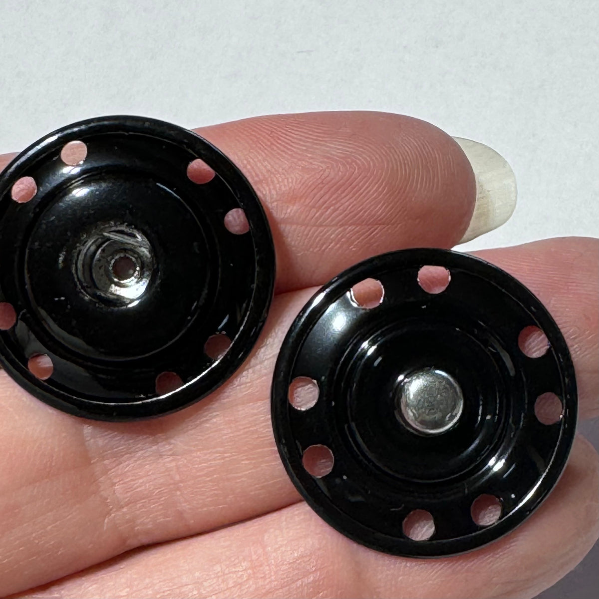 Black Snaps / Metal – Buttonmania