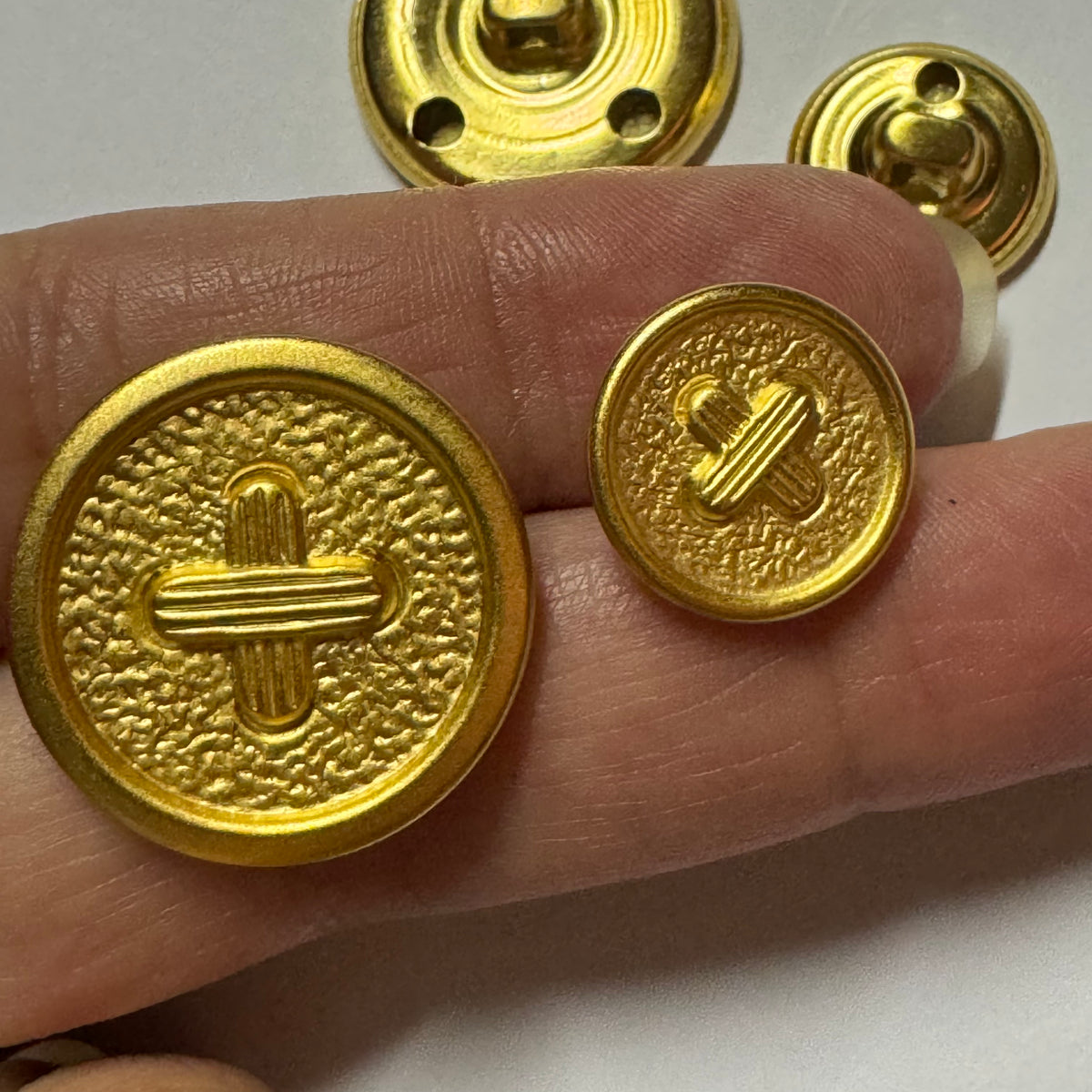 Gold Blazer / Cross in centre / Shank – Buttonmania