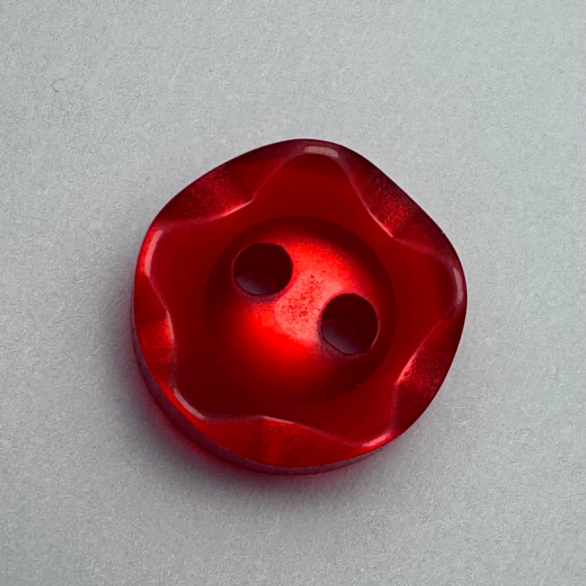 Flower / Petal edge / 2 Hole / Shiny – Buttonmania