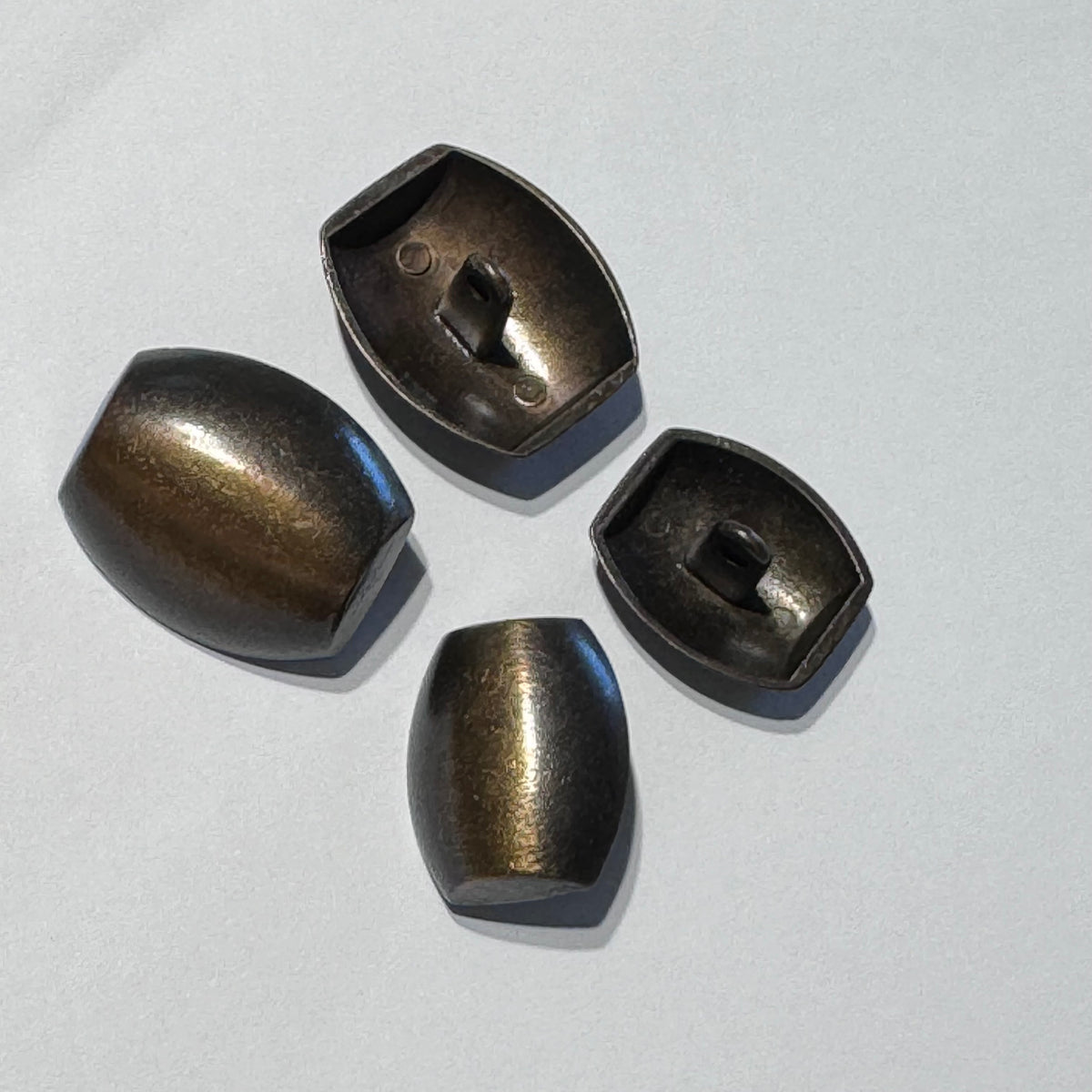 Brushed Antique Brass / Barrell Shape / Shank – Buttonmania