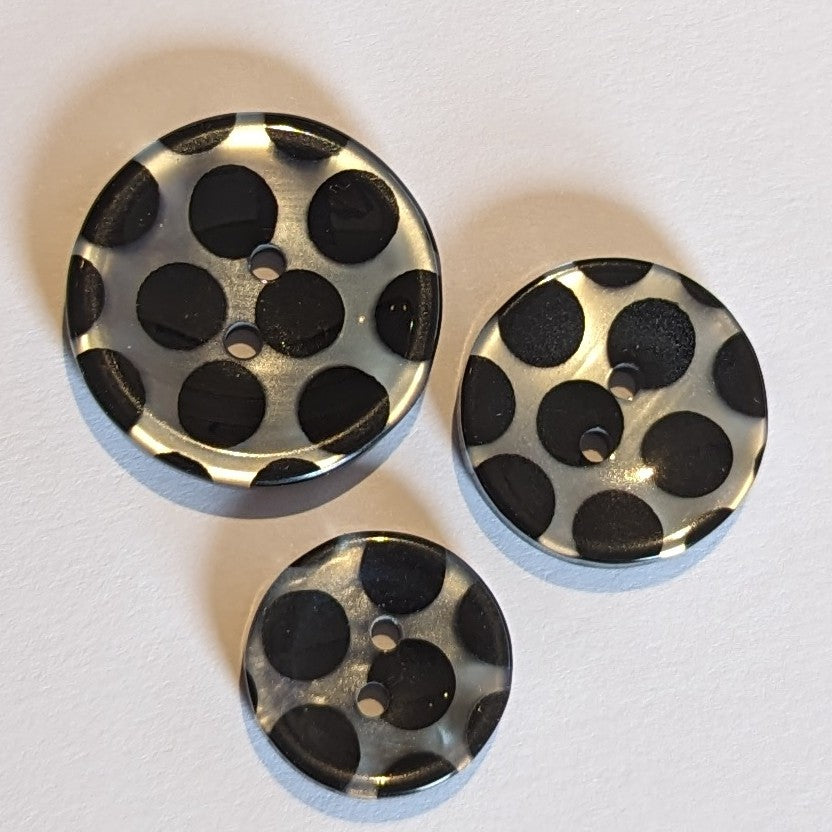 Frosted with Black Spots / 2 Hole – Buttonmania
