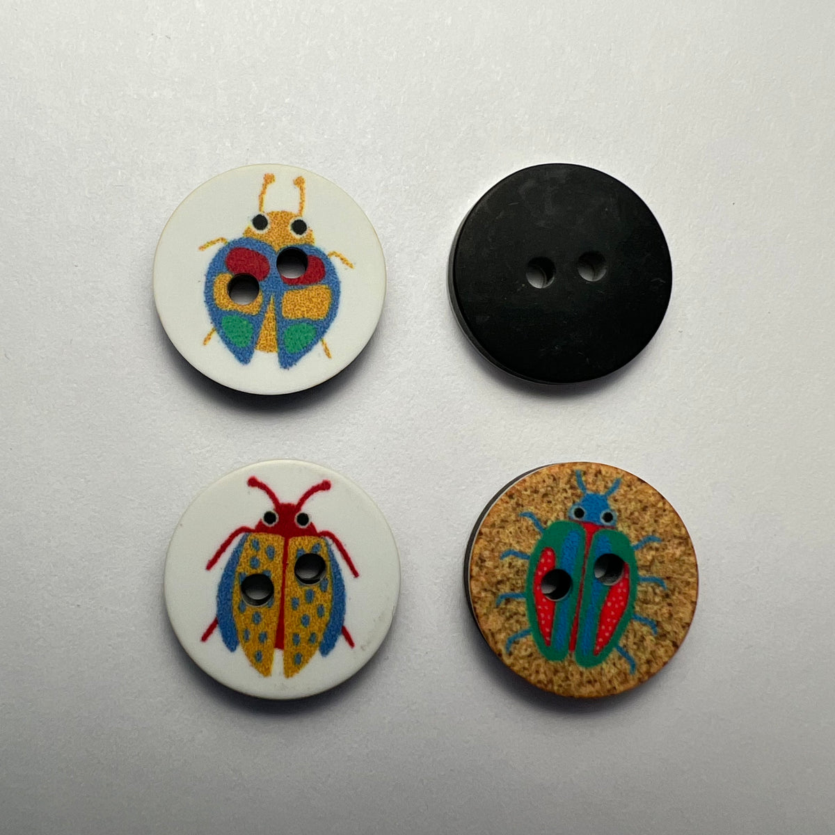 Colourful Beetle / 2 hole – Buttonmania