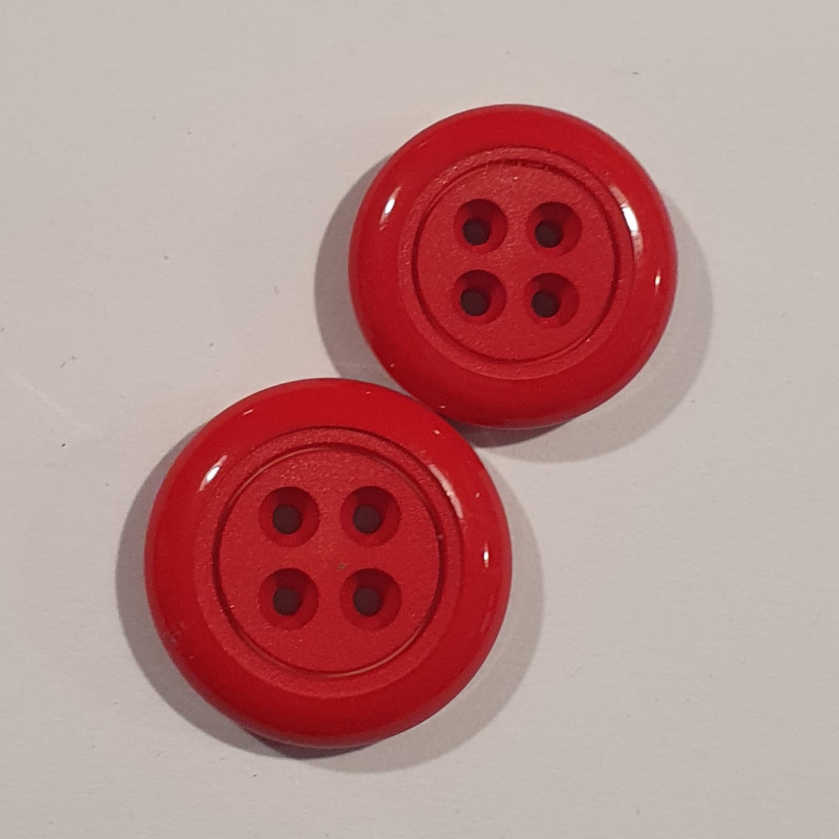 Red / 4 Hole / Vintage – Buttonmania