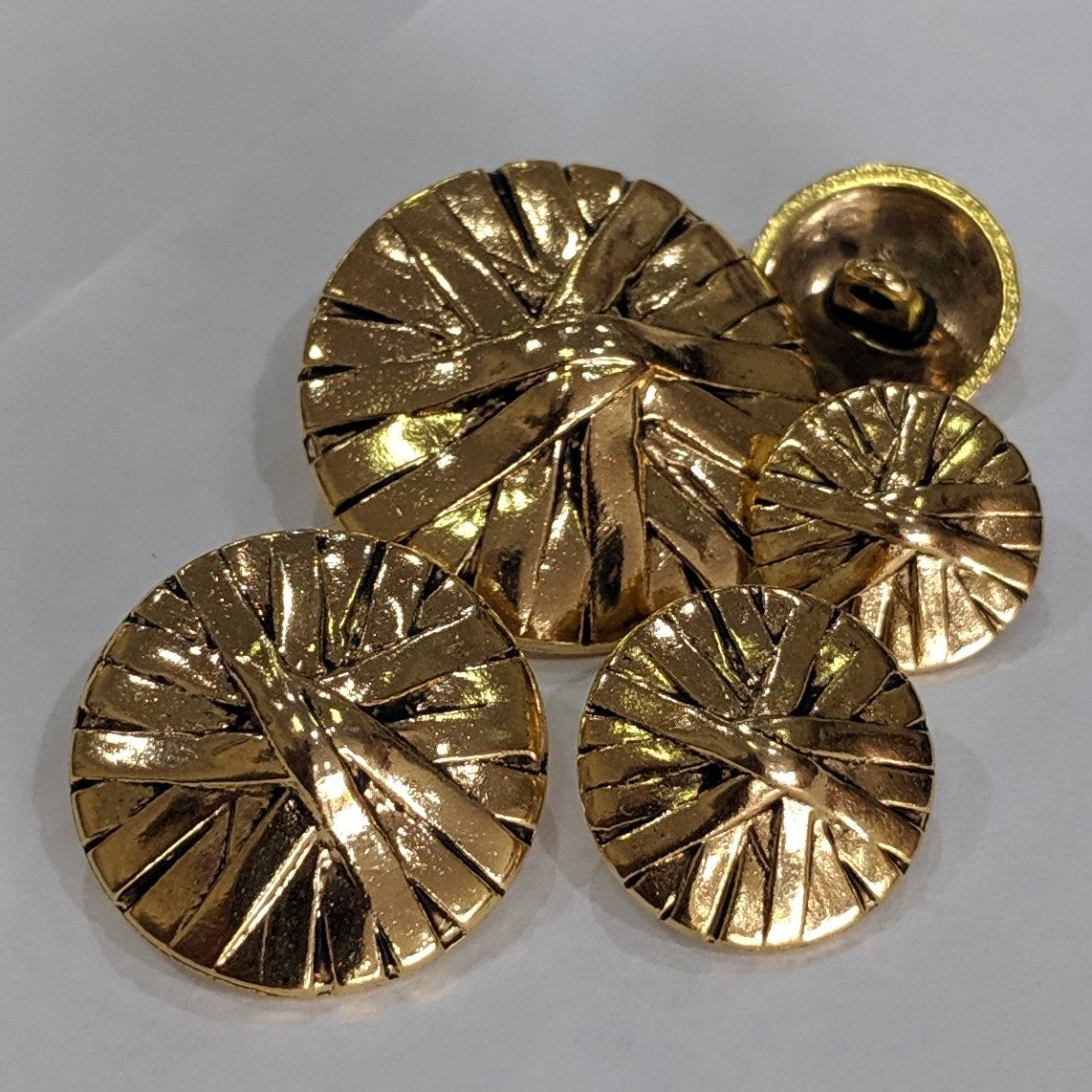 Button Gold / Layered Strips / Shiny – Buttonmania