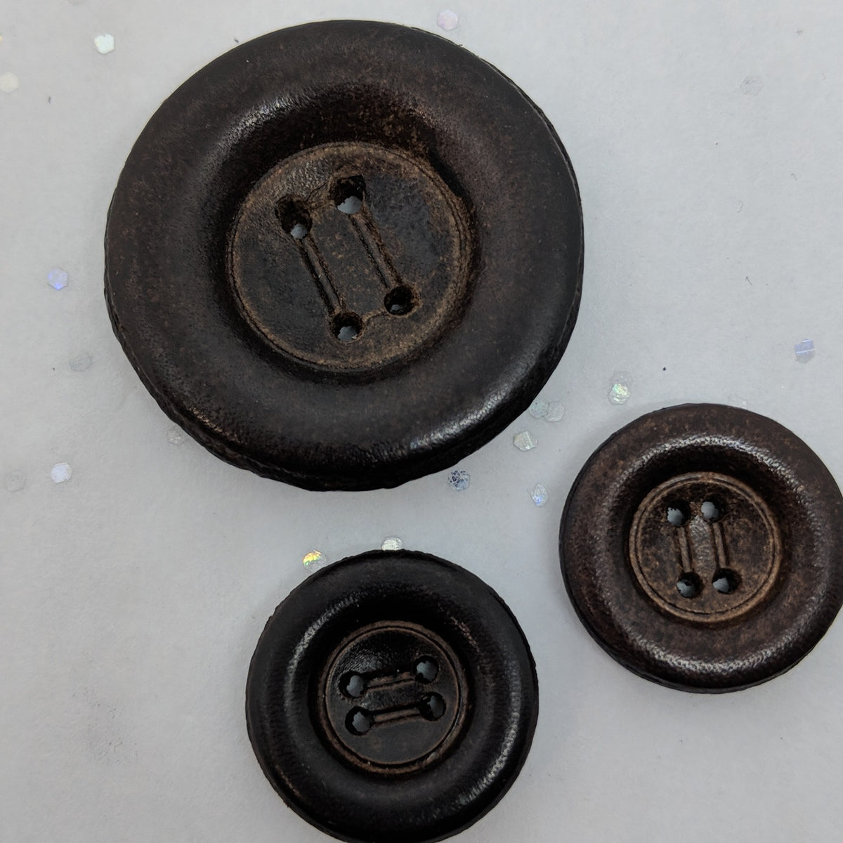 Button Khaki / Quarters / Matte Leather – Buttonmania