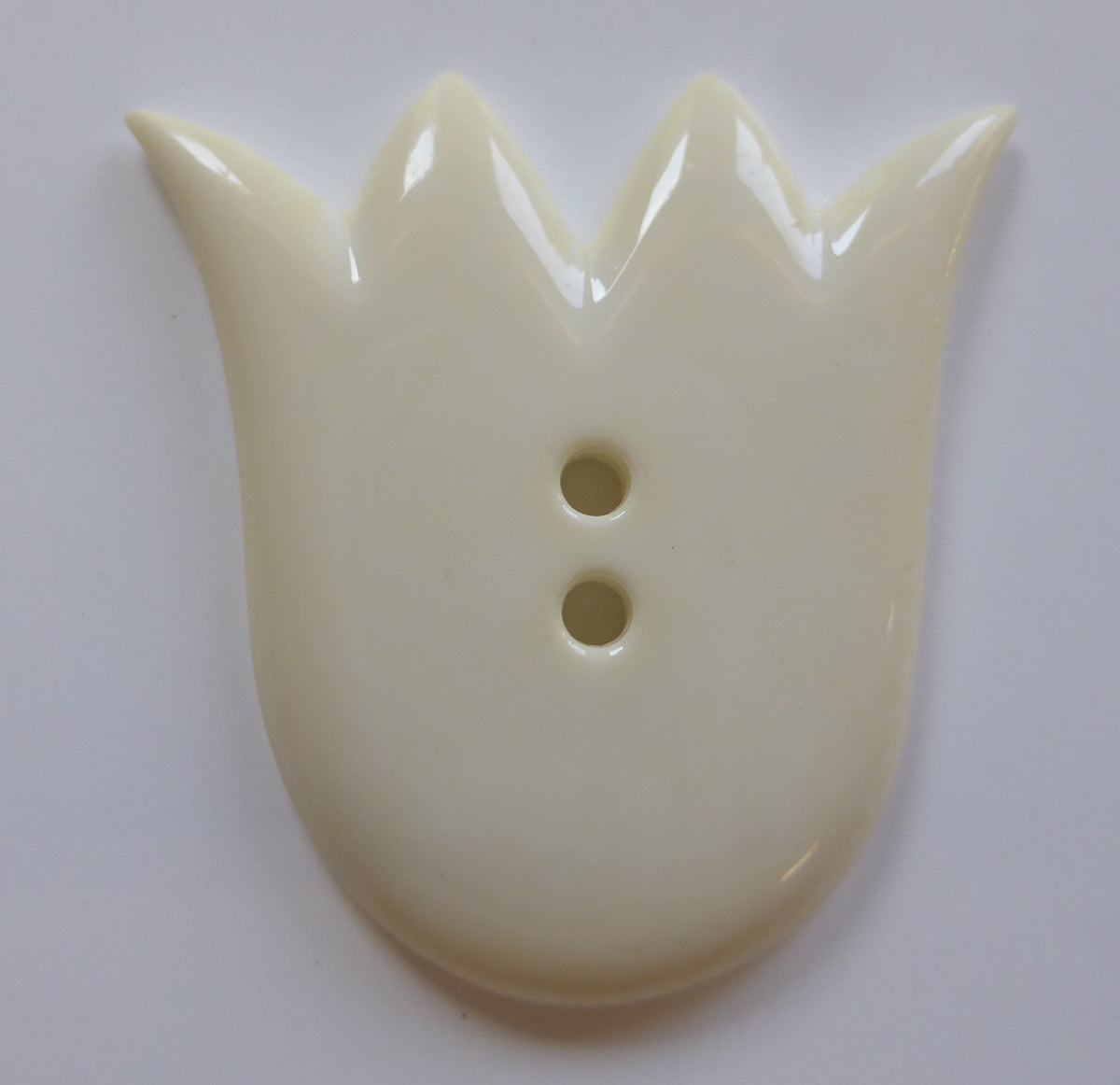 Cream / Tulip Shape / Shiny – Buttonmania