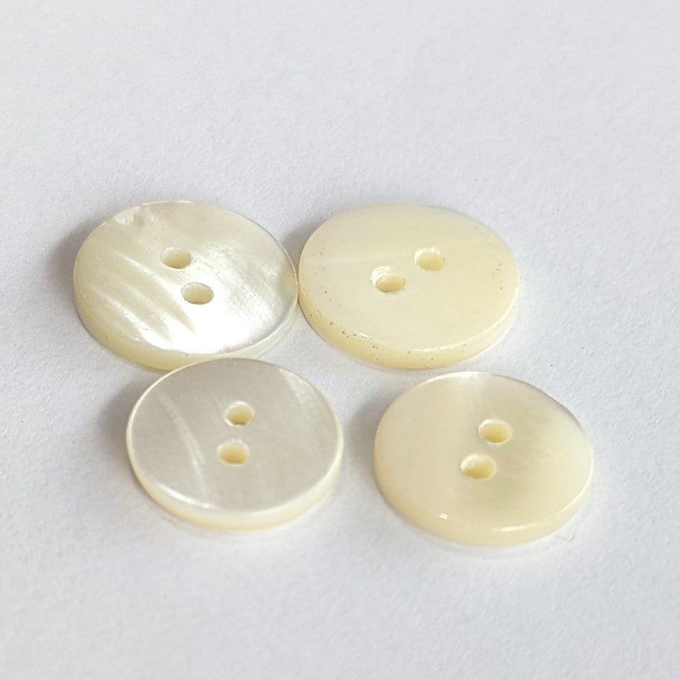 Shell / Natural / 2 Hole – Buttonmania
