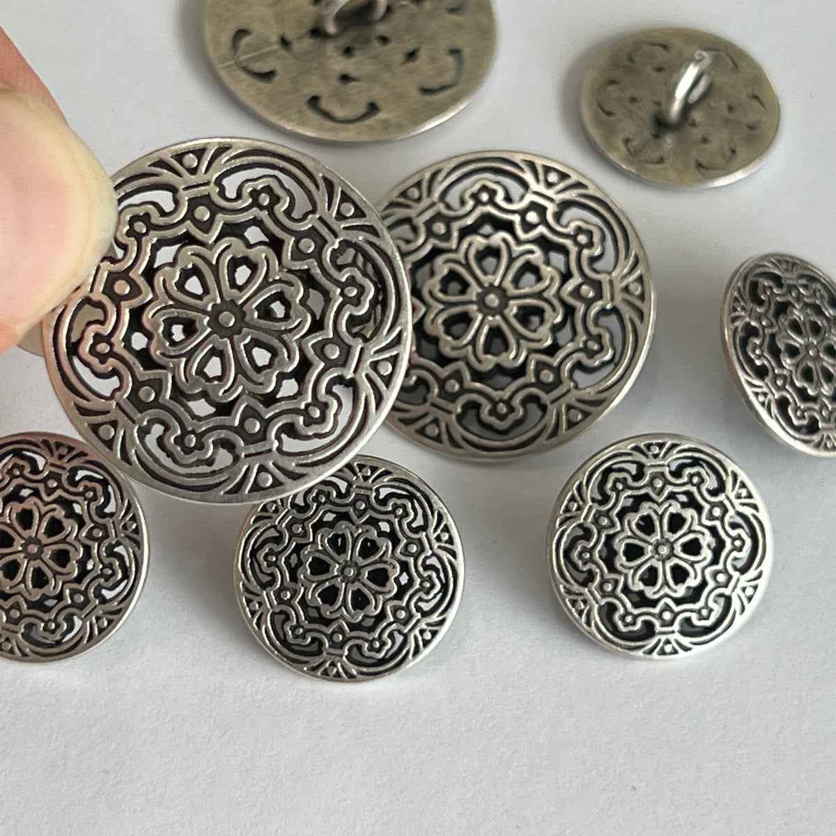 Silver Flower / Open Pattern / Shank / Metal – Buttonmania