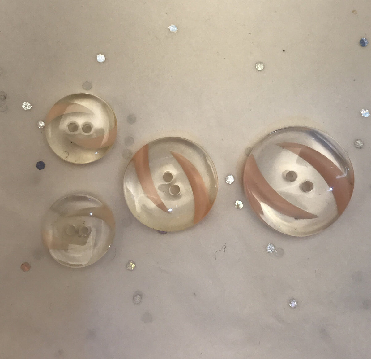 Button Black swirl and clear button / Curved / Shiny – Buttonmania