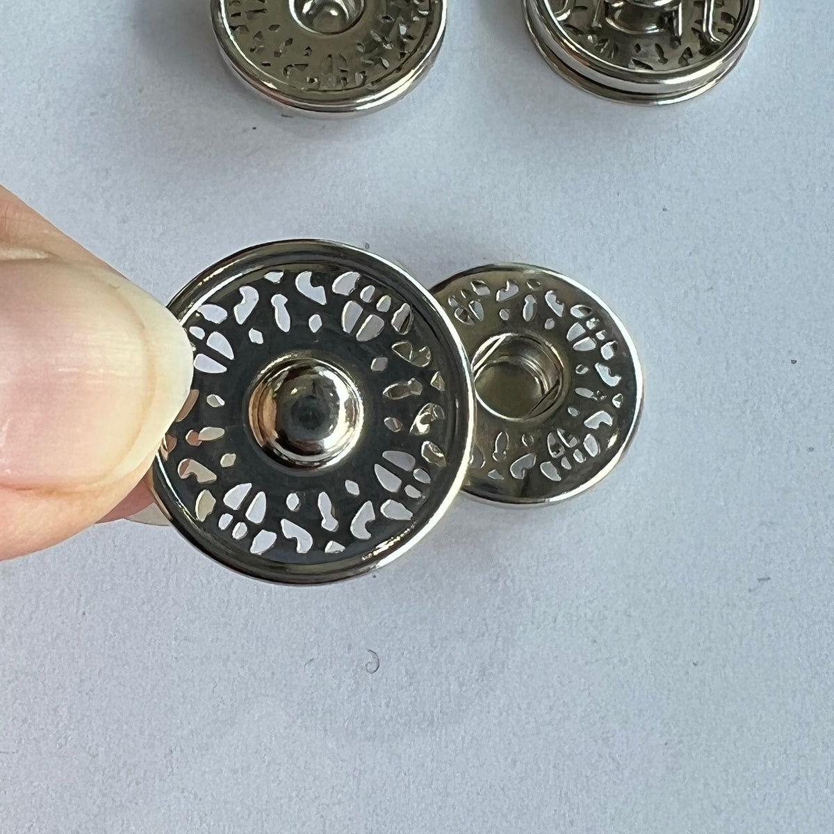 Silver Snaps – Buttonmania