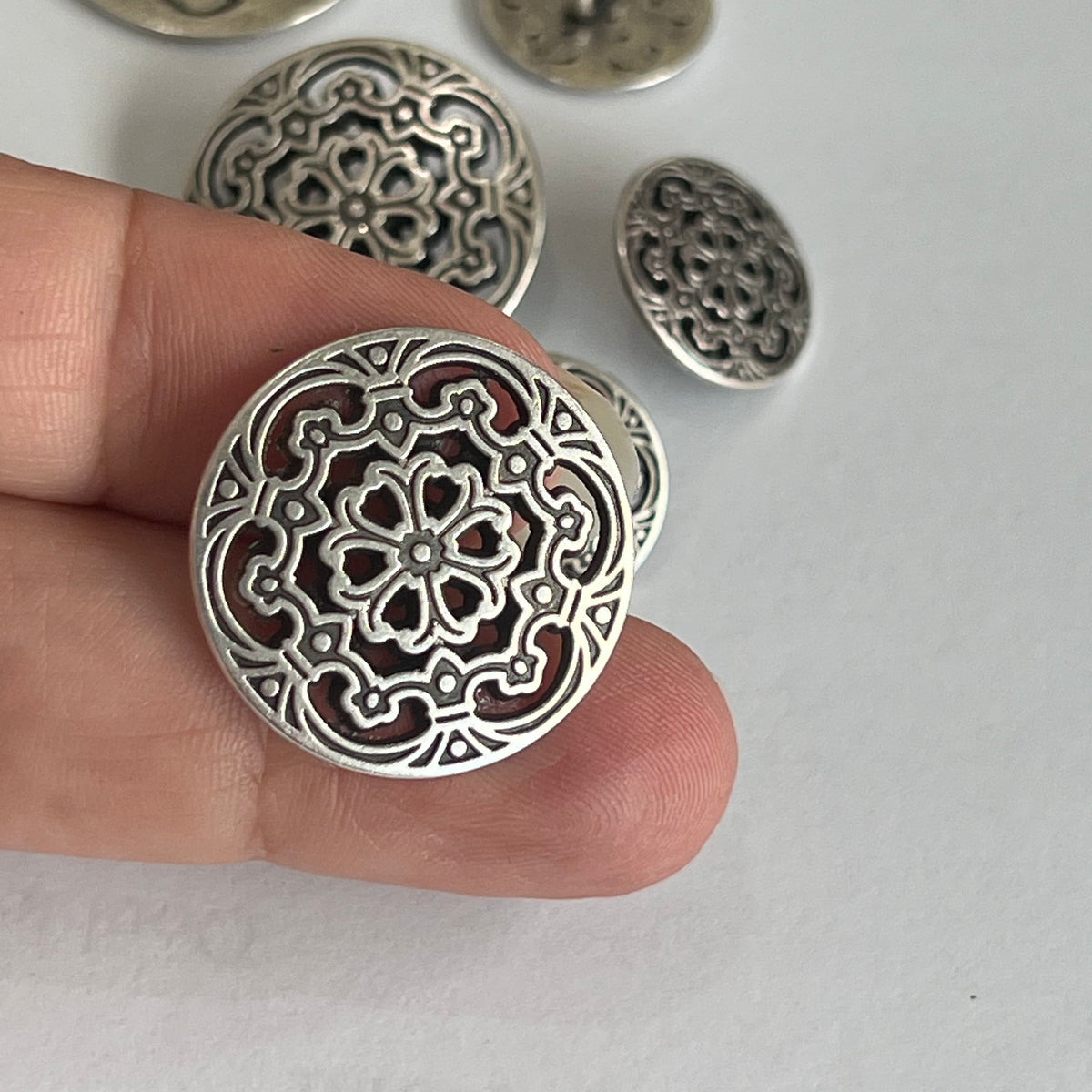 Silver Flower / Open Pattern / Shank / Metal – Buttonmania
