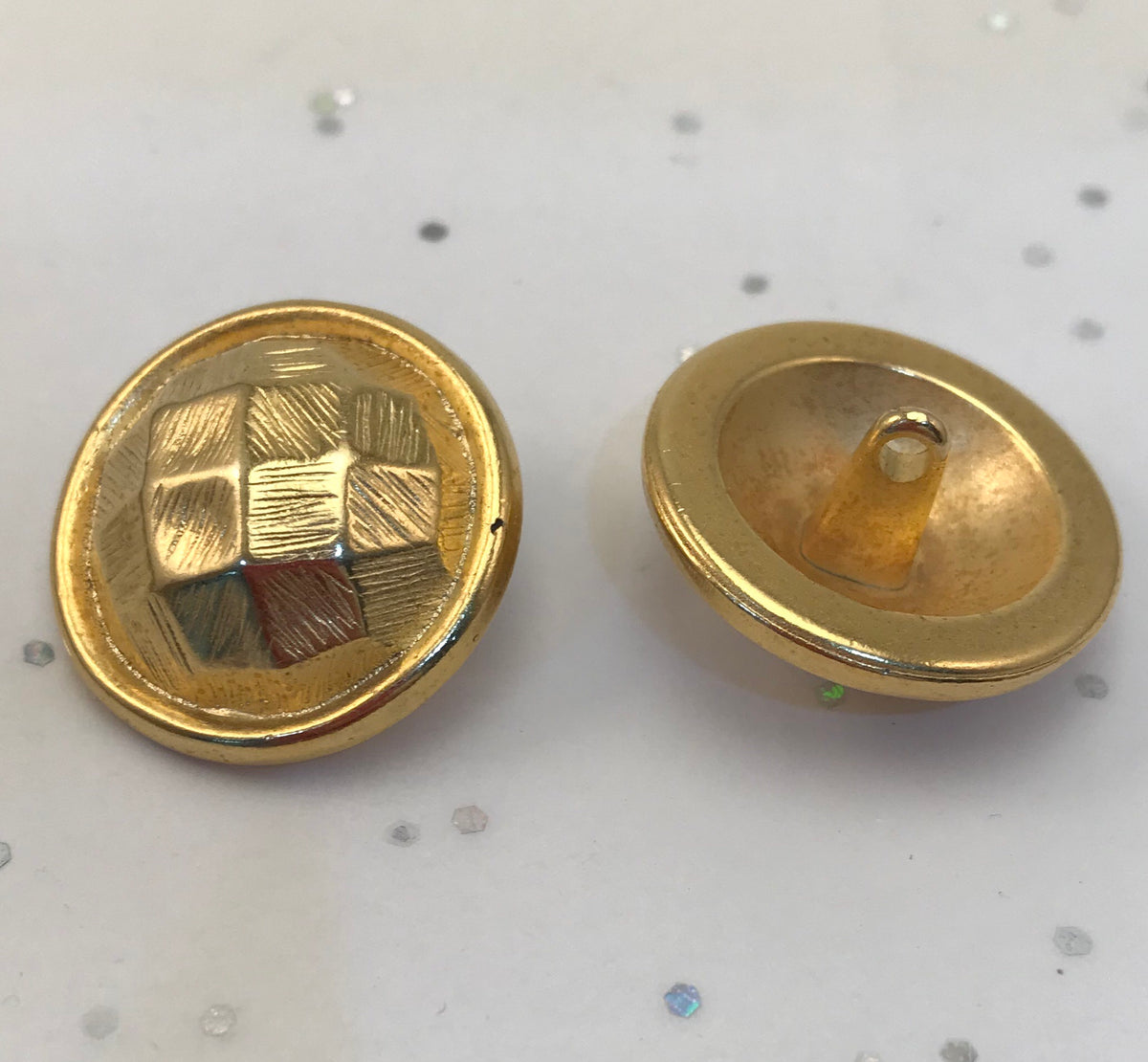 Gold / Textured Dome / Metal / Shiny – Buttonmania